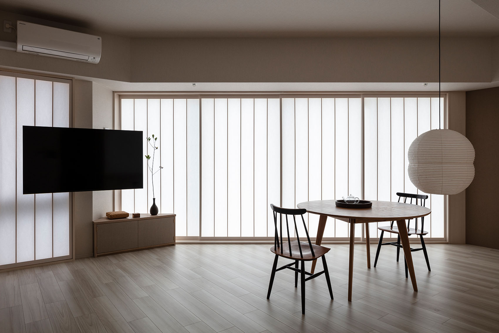 Benten Apartment by Shimpei Oda Architect’s Office + Randi Marie Jensen ...