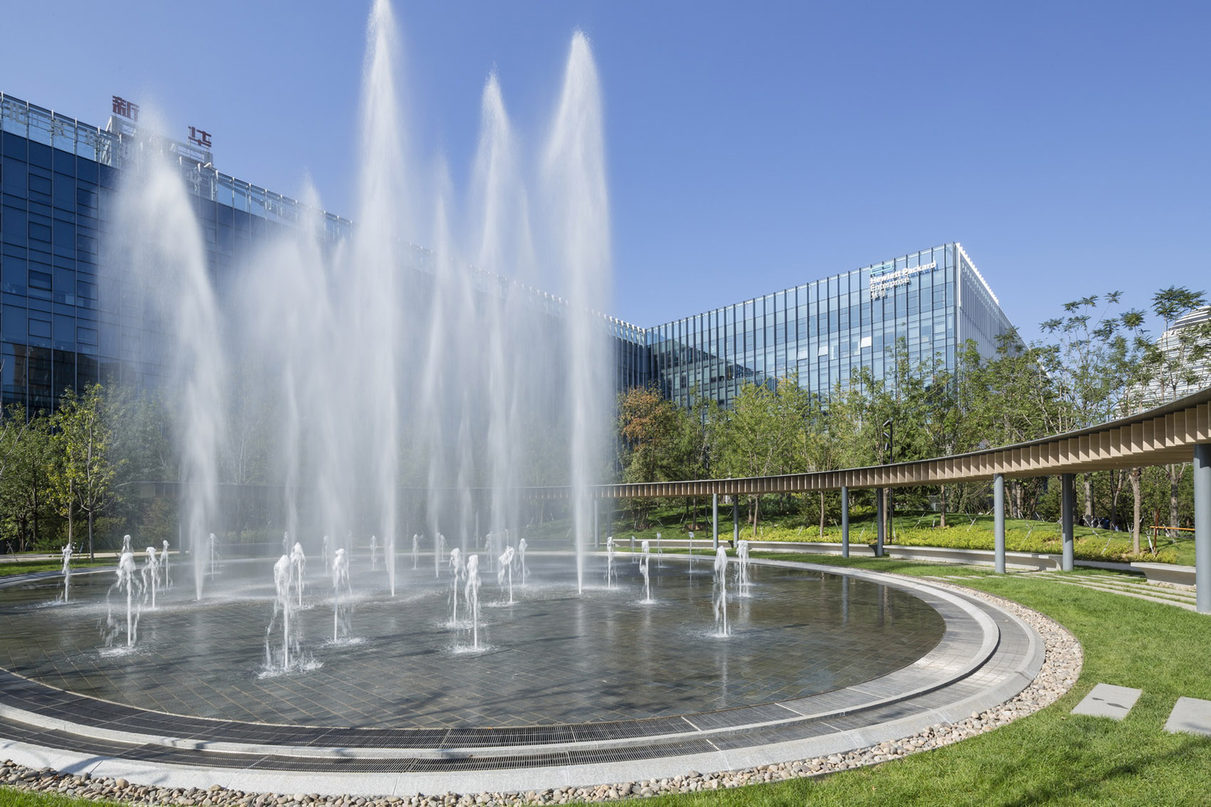 Landscape architecture design of Lei Shing Hong Center, Beijing by R ...