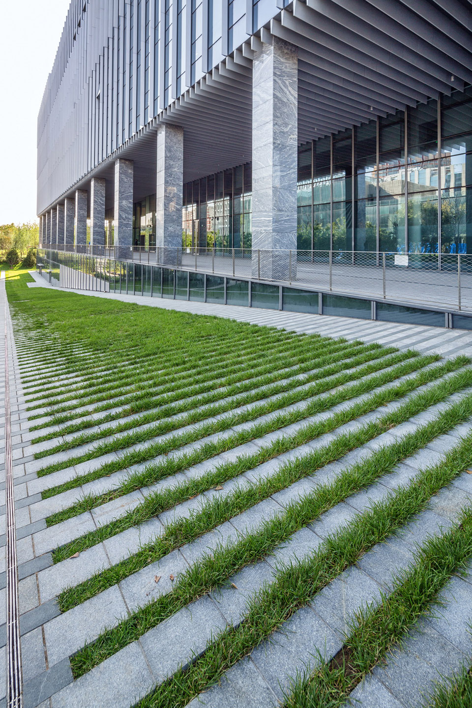 Landscape architecture design of Lei Shing Hong Center, Beijing by R ...