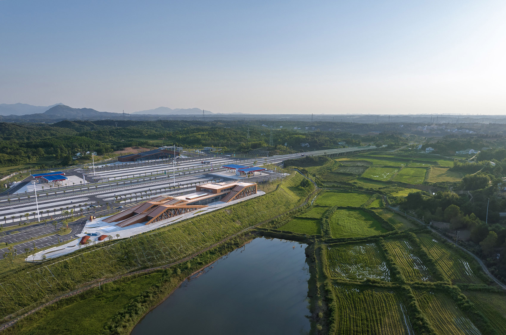 Miluo Highway Service Center, China by Hunan Provincial Communications ...