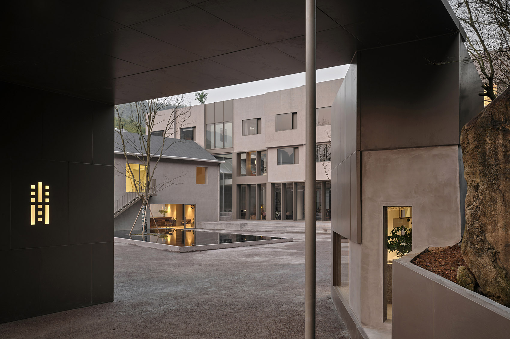 Terraced Courtyard｜Hangzhou Qingshan Co. Space, China by TEAM_BLDG - 谷德设计网