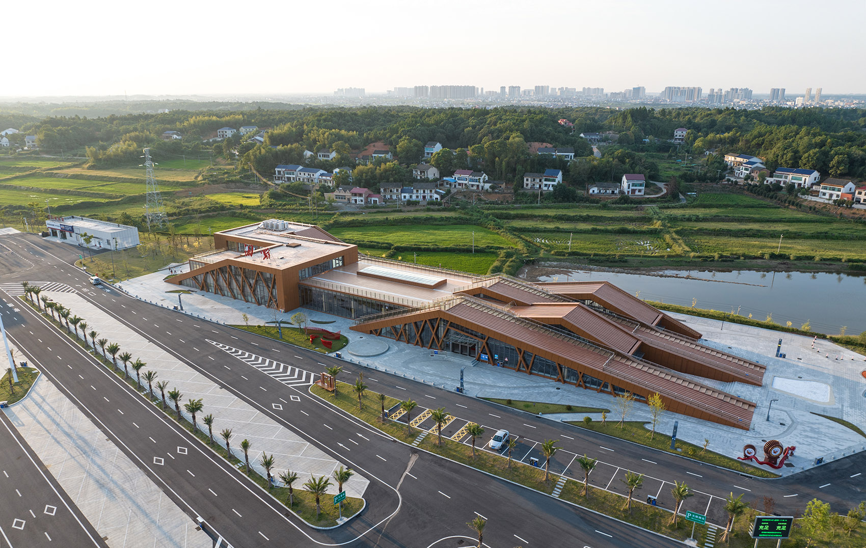 Miluo Highway Service Center, China by Hunan Provincial Communications ...
