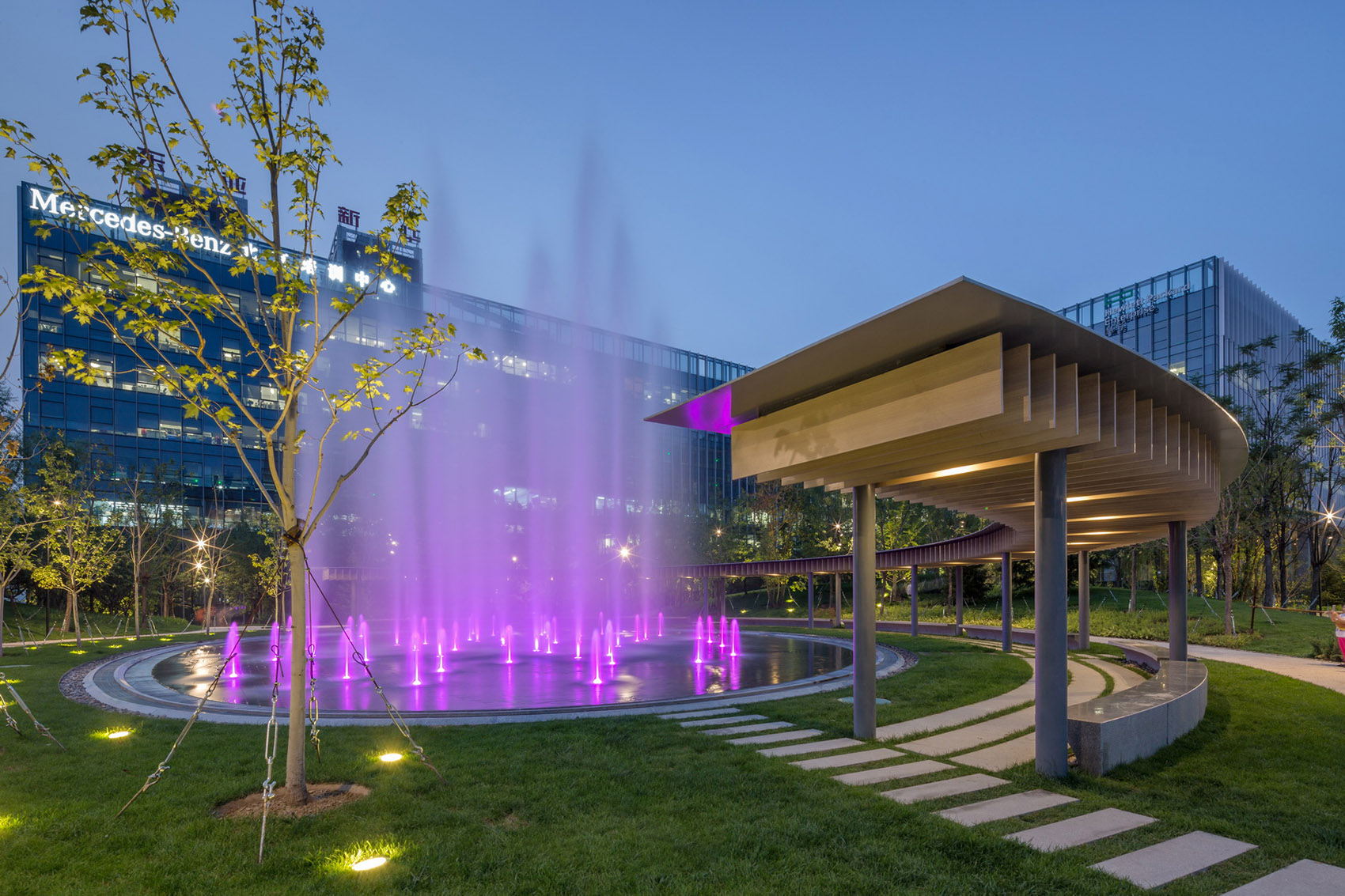 Landscape architecture design of Lei Shing Hong Center, Beijing by R ...