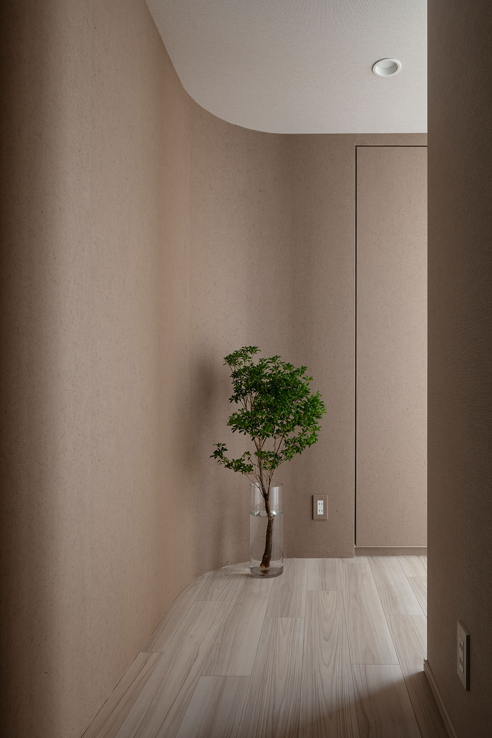 Benten Apartment by Shimpei Oda Architect’s Office + Randi Marie Jensen ...