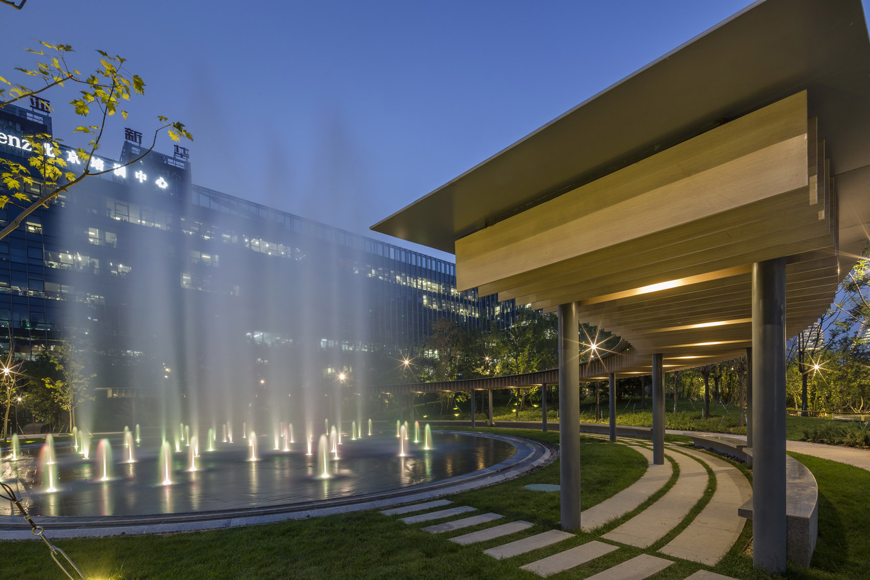 Landscape architecture design of Lei Shing Hong Center, Beijing by R ...