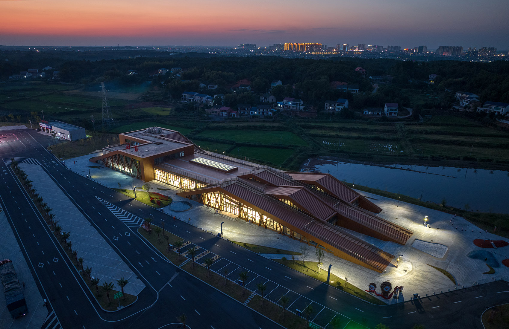 Miluo Highway Service Center, China by Hunan Provincial Communications ...