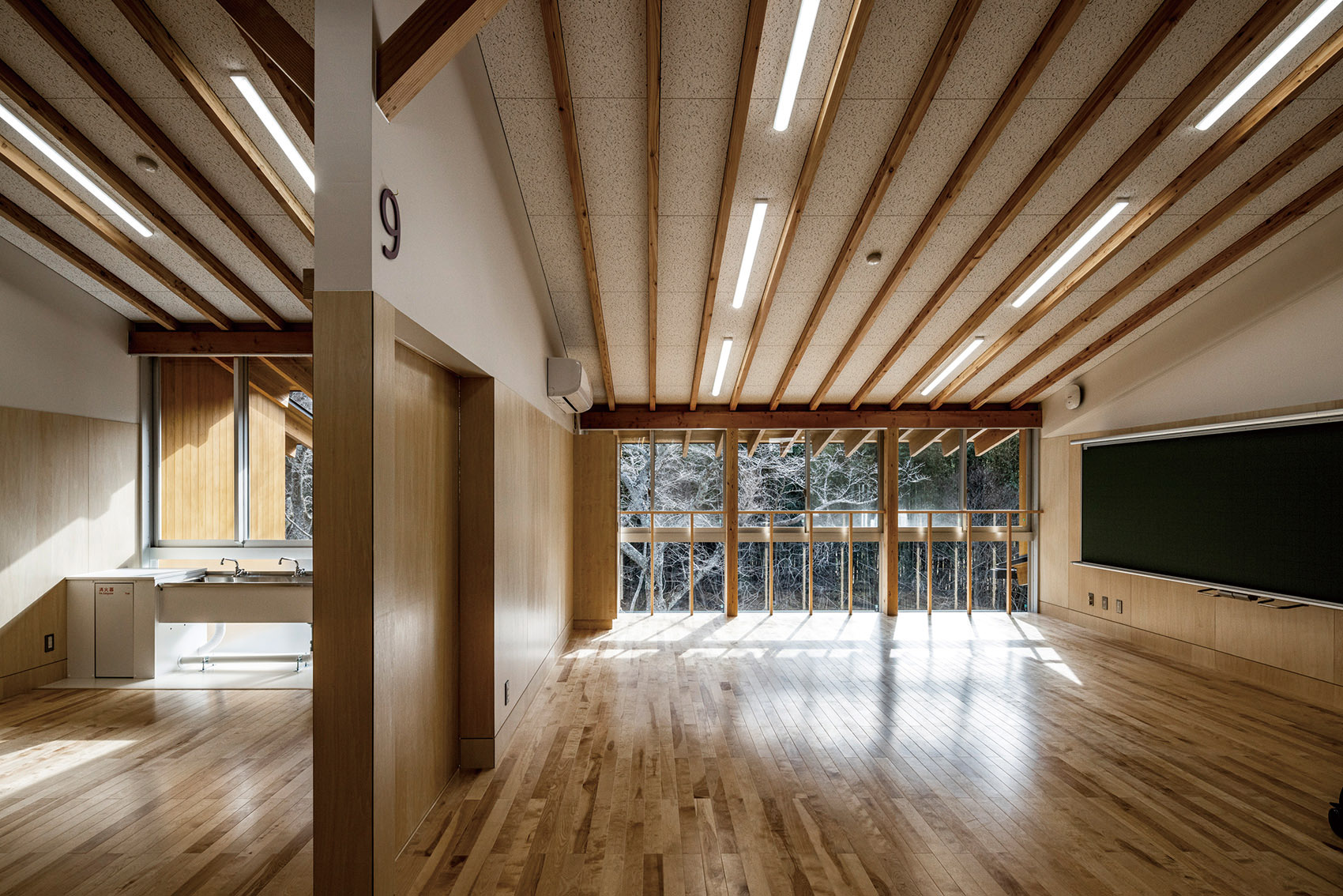 Hitachi City Nakazato Elementary and Junior High School by MIKAMI Architects - 谷德设计网