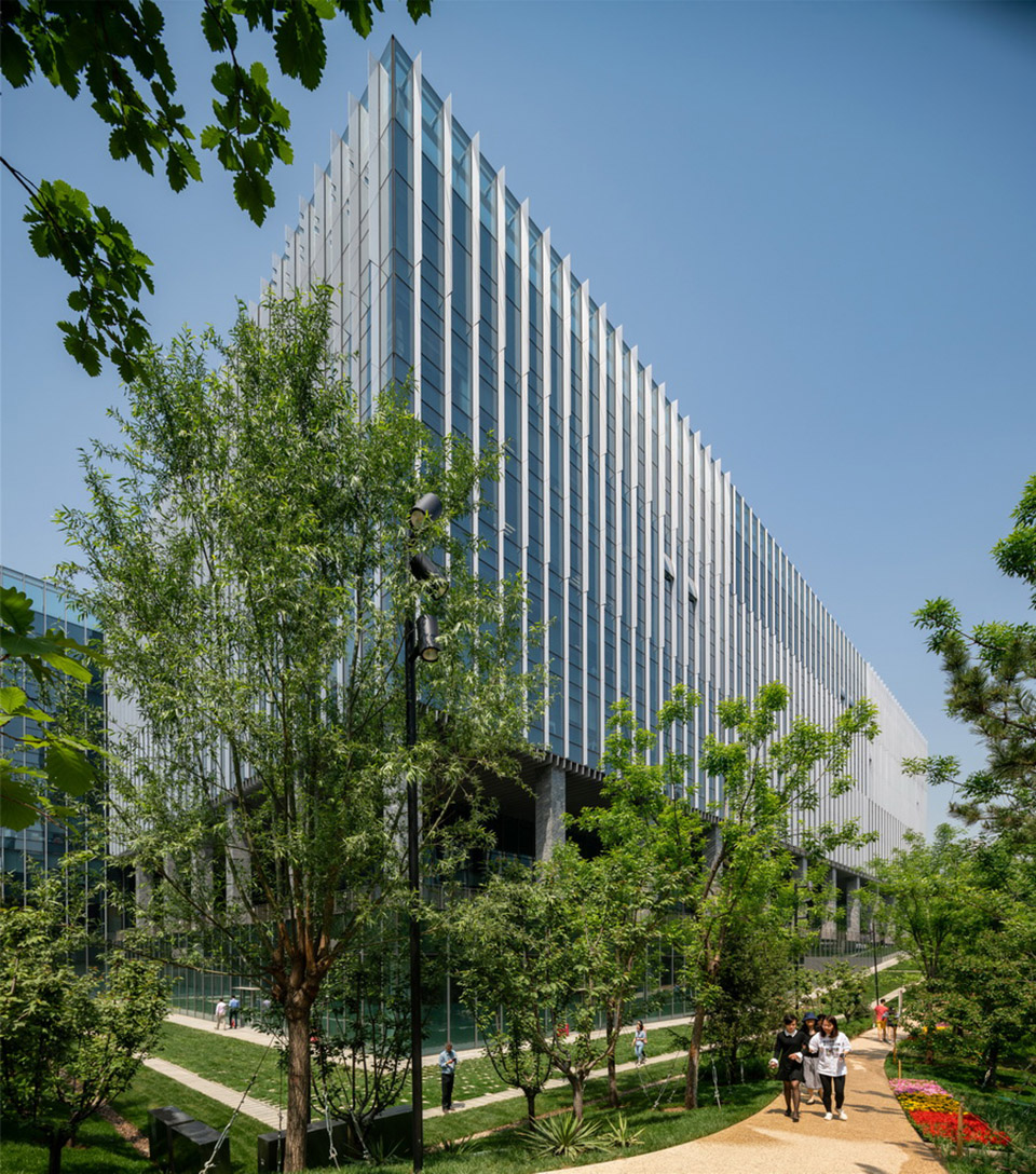 Landscape architecture design of Lei Shing Hong Center, Beijing by R ...