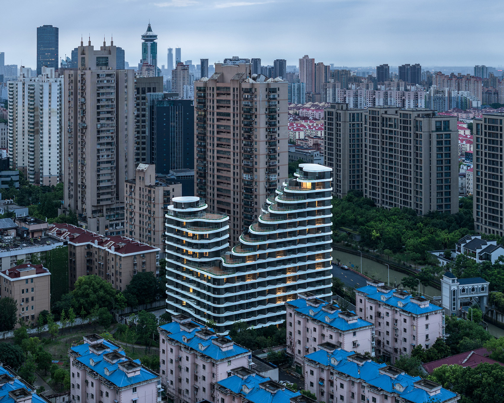 K. Wah Riverside E18 Residence in Pudong, Shanghai by Atelier Ping Jiang, EID Arch + Tianhua ...