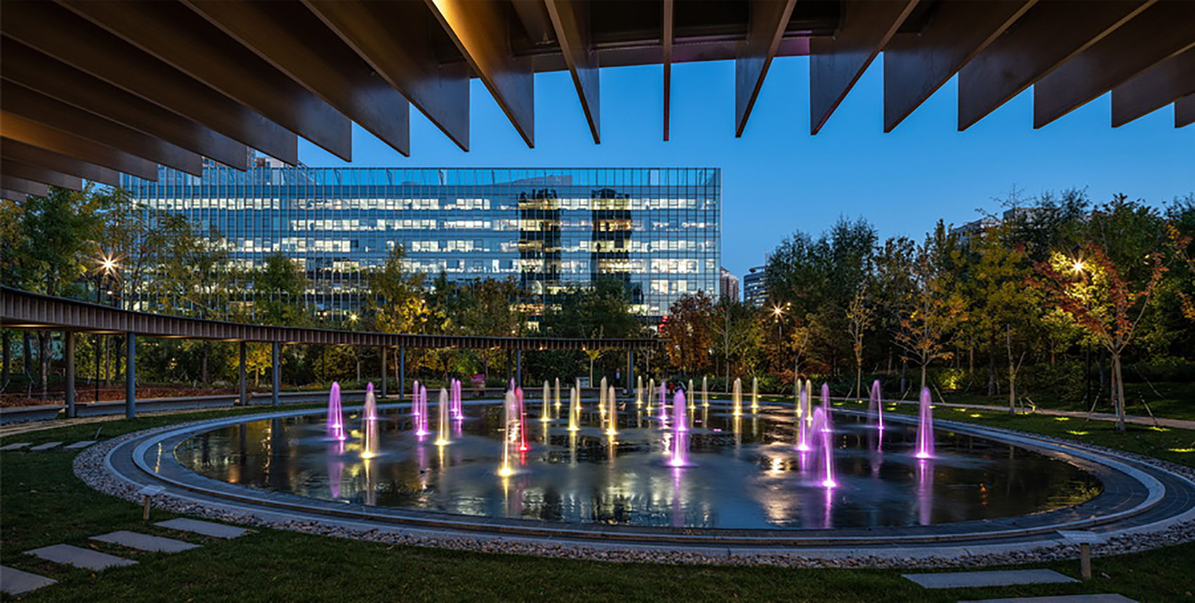 Landscape architecture design of Lei Shing Hong Center, Beijing by R ...