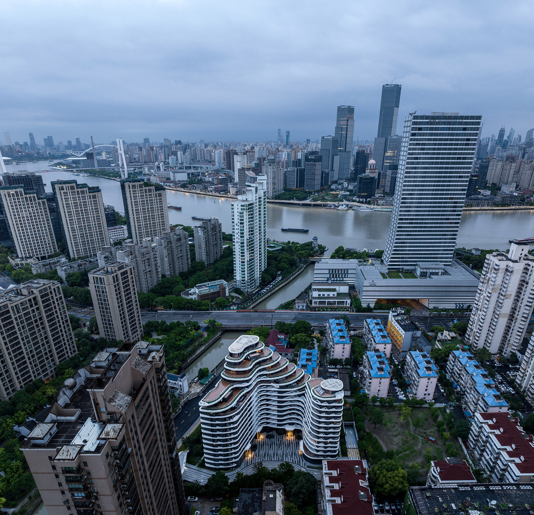 K. Wah Riverside E18 Residence in Pudong, Shanghai by Atelier Ping Jiang, EID Arch + Tianhua ...