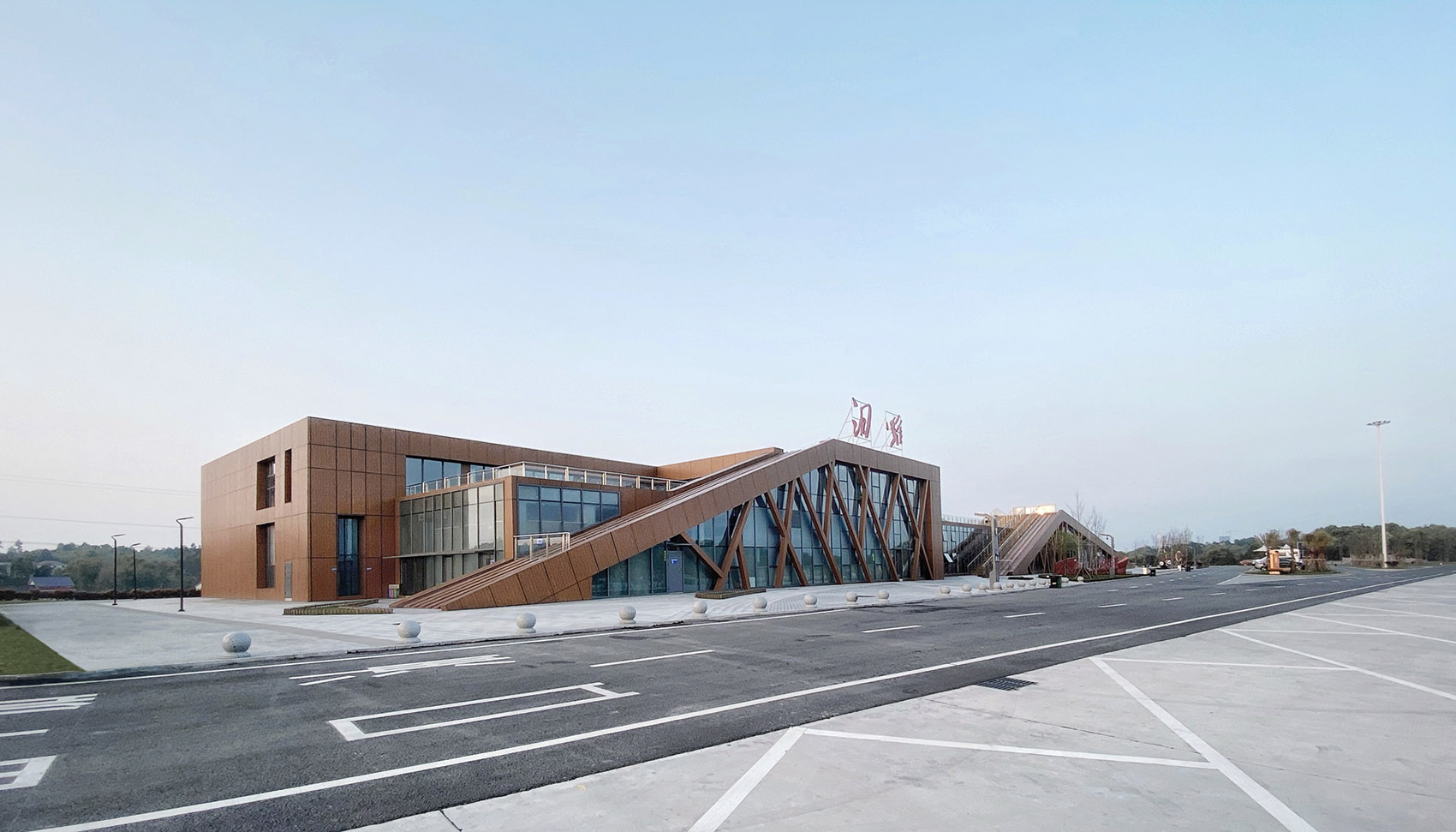 Miluo Highway Service Center, China by Hunan Provincial Communications ...