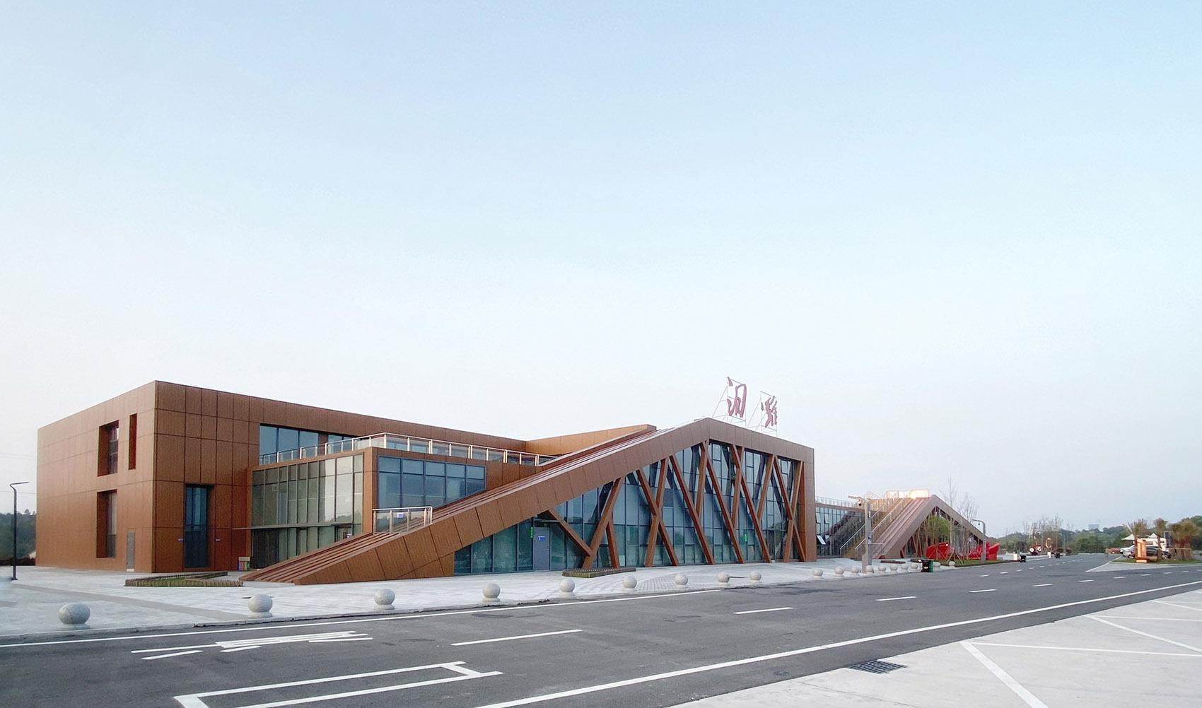 Miluo Highway Service Center, China by Hunan Provincial Communications ...