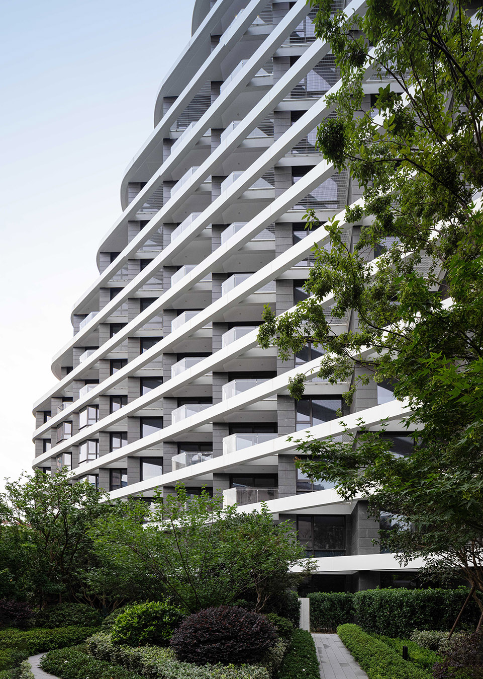 K. Wah Riverside E18 Residence in Pudong, Shanghai by Atelier Ping Jiang, EID Arch + Tianhua ...