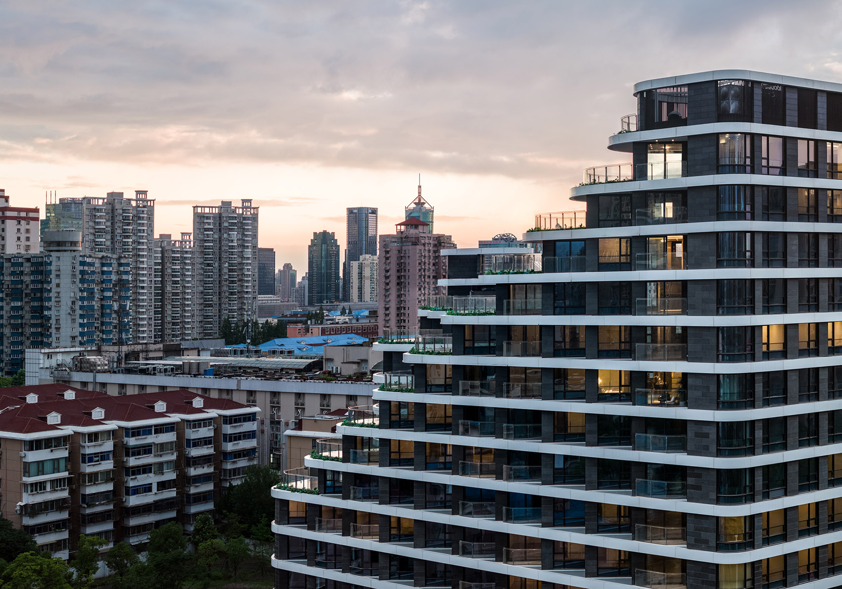 K. Wah Riverside E18 Residence in Pudong, Shanghai by Atelier Ping Jiang, EID Arch + Tianhua ...