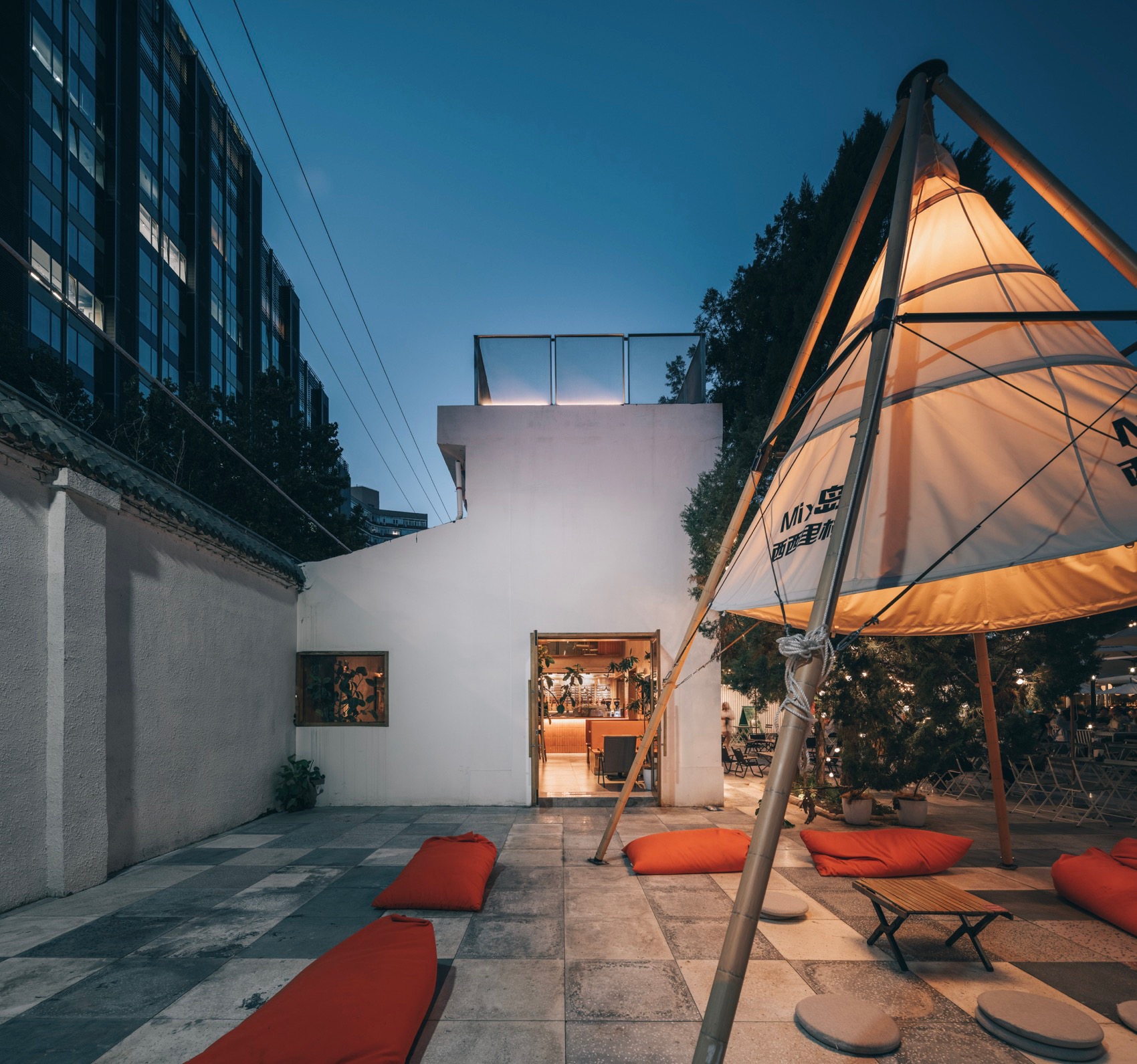 Blue Ark Cheongpyeongraku Tavern & DAO Café by DAGA Architects - 谷德设计网