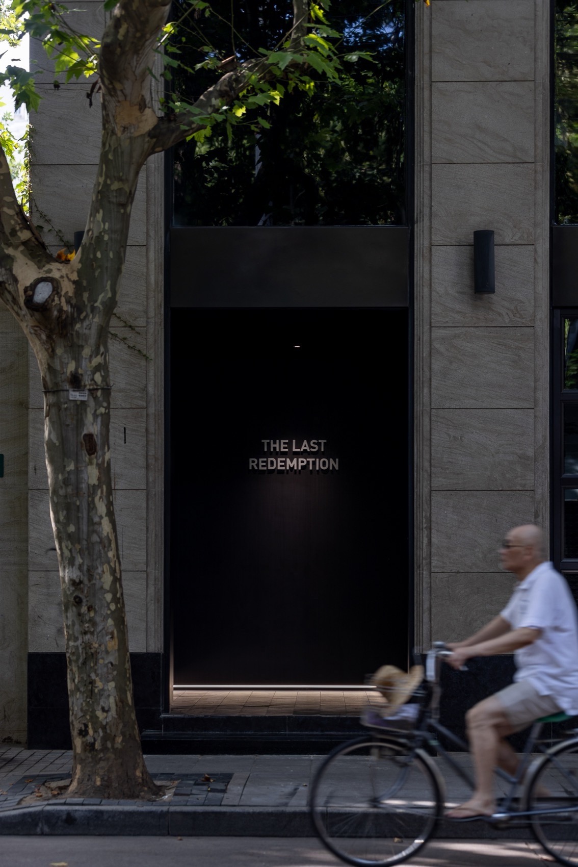 The last Redemption fashion store by DISPLACEMENT DESIGN - 谷德设计网