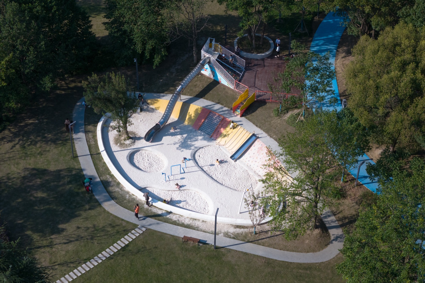 Kunshan Riverside Park by Beijing BLDJ Landscape Architecture Institute ...