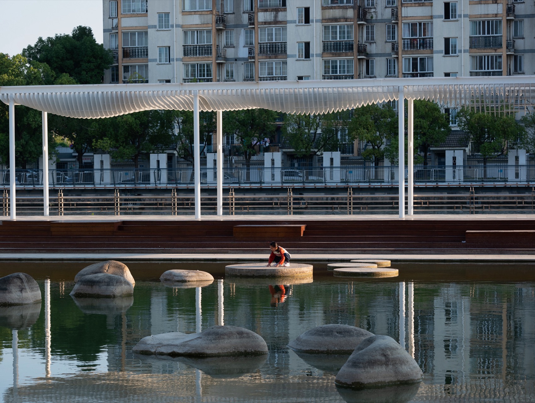 Kunshan Riverside Park by Beijing BLDJ Landscape Architecture Institute ...