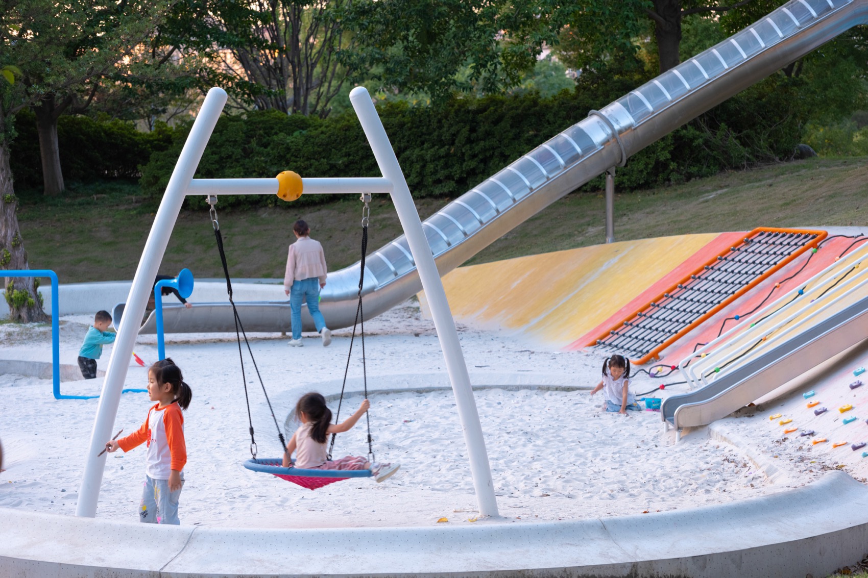 Kunshan Riverside Park by Beijing BLDJ Landscape Architecture Institute ...