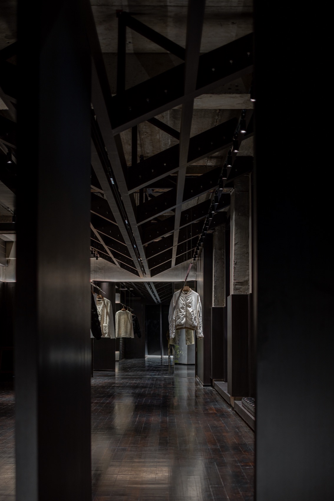 The last Redemption fashion store by DISPLACEMENT DESIGN - 谷德设计网