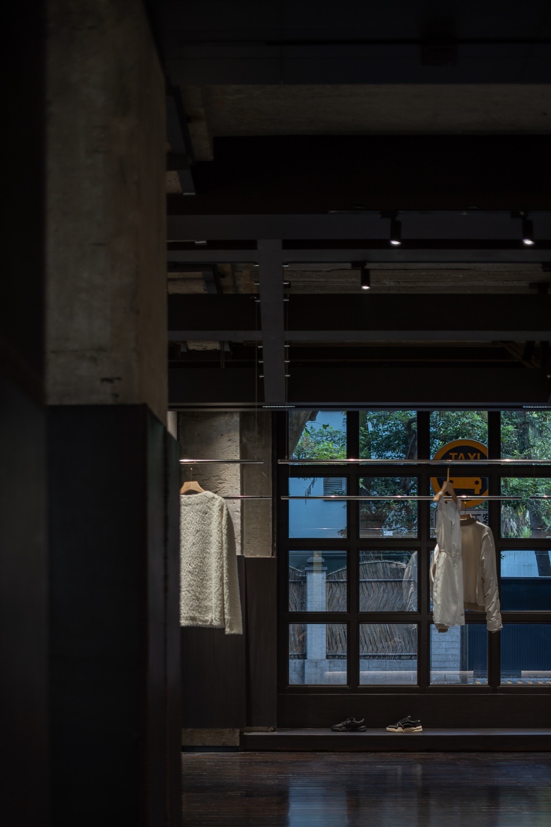 The last Redemption fashion store by DISPLACEMENT DESIGN - 谷德设计网