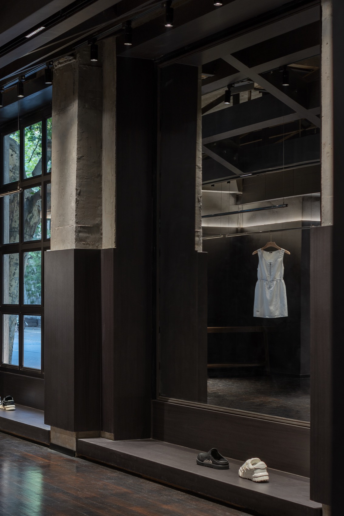 The last Redemption fashion store by DISPLACEMENT DESIGN - 谷德设计网