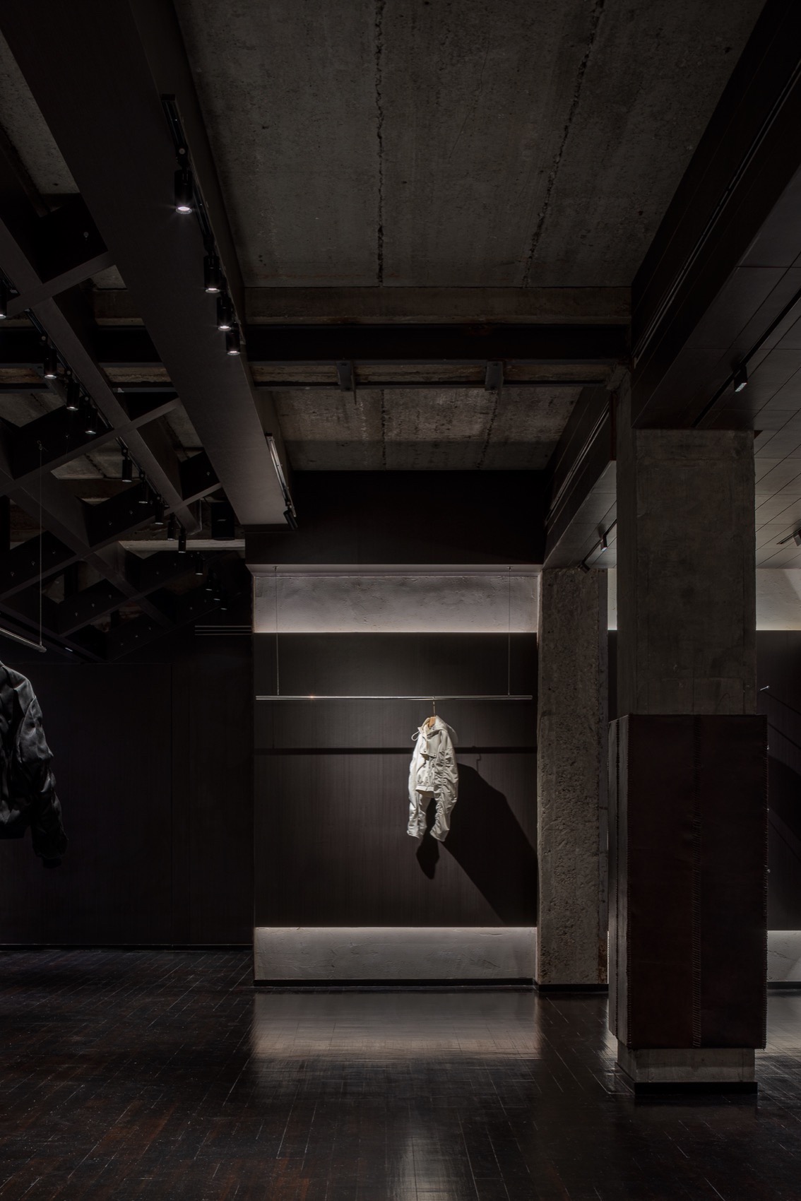 The last Redemption fashion store by DISPLACEMENT DESIGN - 谷德设计网