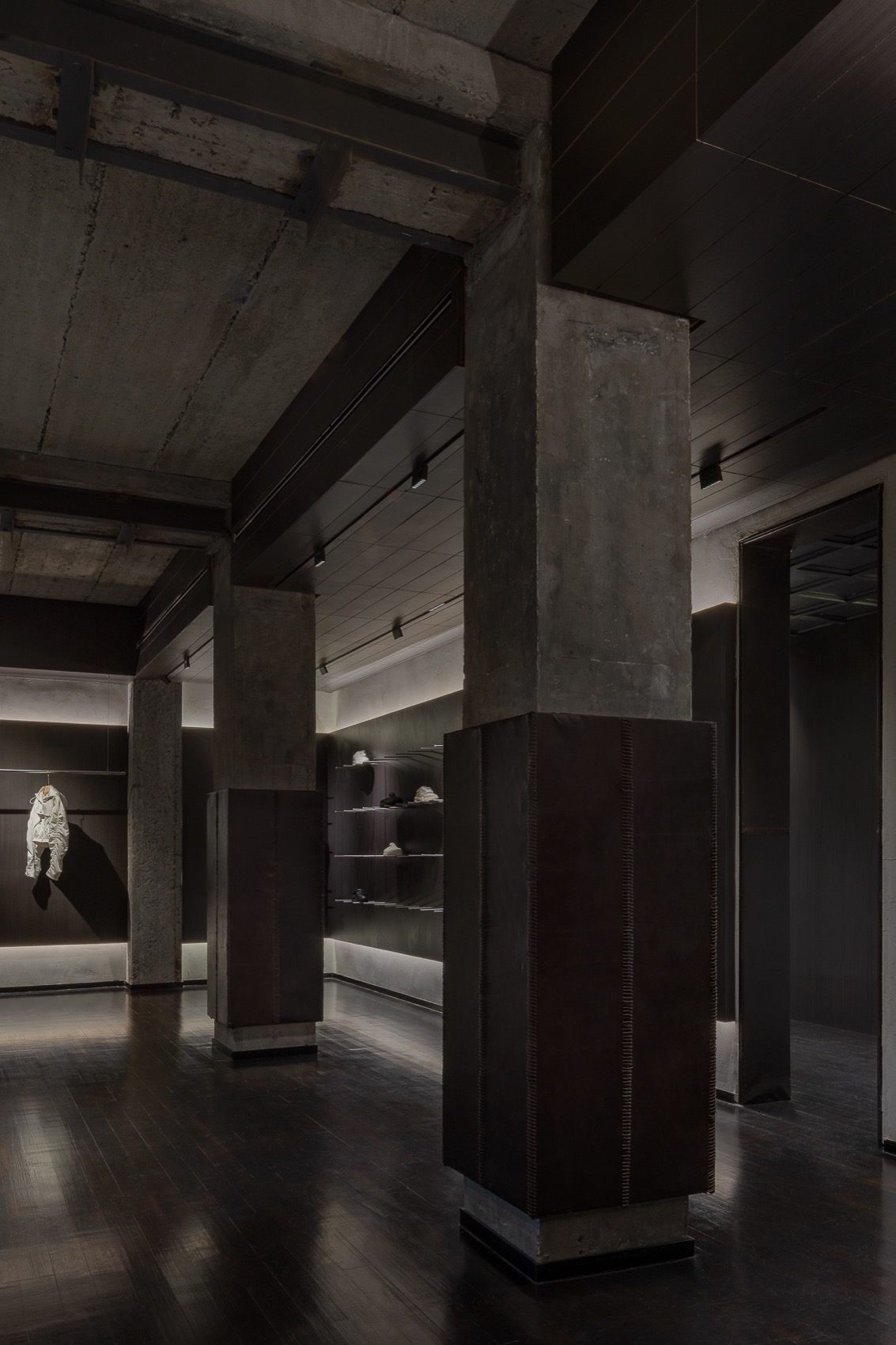 The last Redemption fashion store by DISPLACEMENT DESIGN - 谷德设计网