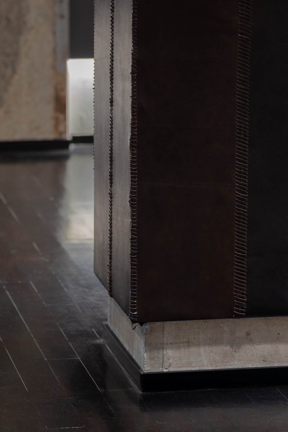 The last Redemption fashion store by DISPLACEMENT DESIGN - 谷德设计网