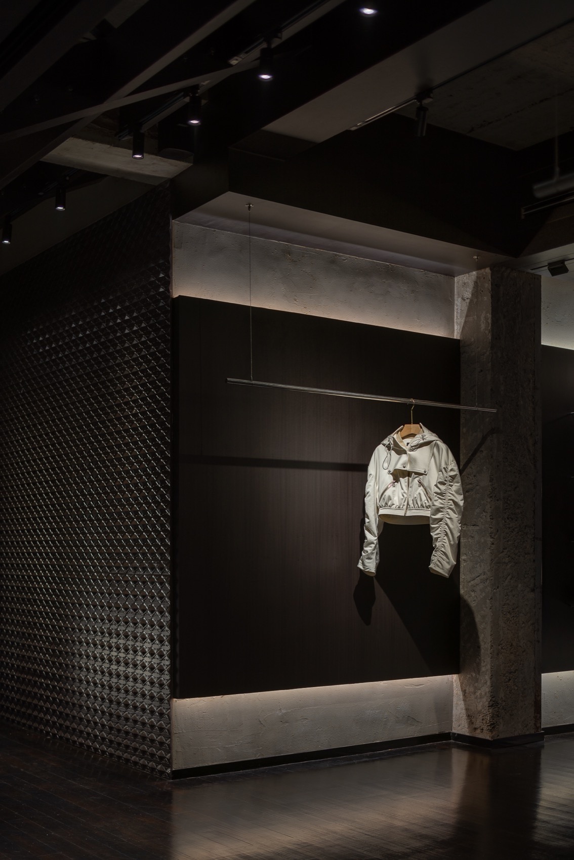 The last Redemption fashion store by DISPLACEMENT DESIGN - 谷德设计网