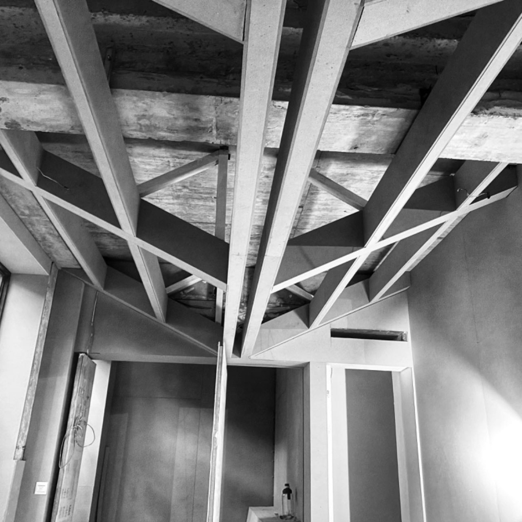 The last Redemption fashion store by DISPLACEMENT DESIGN - 谷德设计网