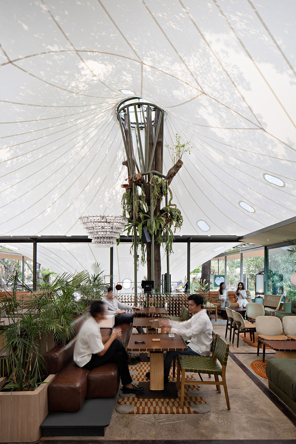 Stalk Tree-hugger Bar by RAD+ar - 谷德设计网