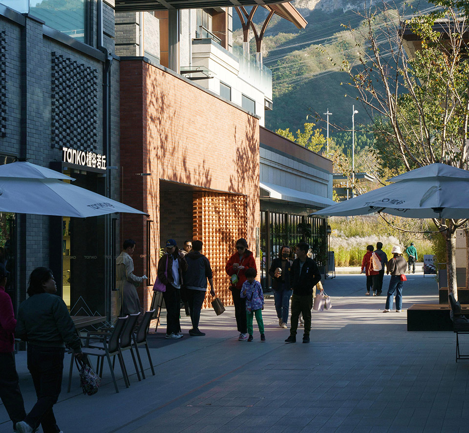 Commercial block reconstruction in Beijing by Atelier Shanghai Dachuan ...