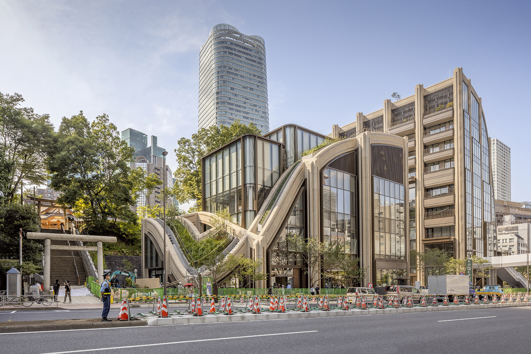Azabudai Hills by Heatherwick Studio - 谷德设计网