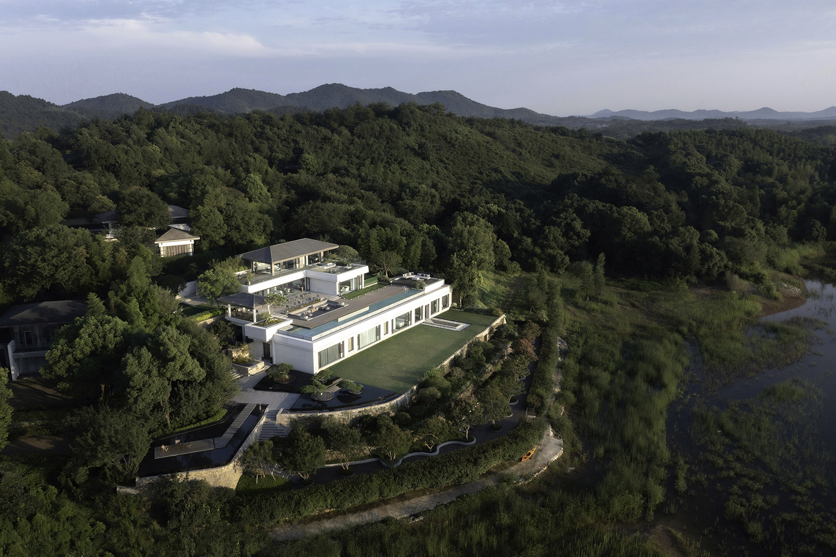 FU VALLEY – Yinshi Resort Hotel by Tianmu Lake, China by Nanjing Jinshi ...
