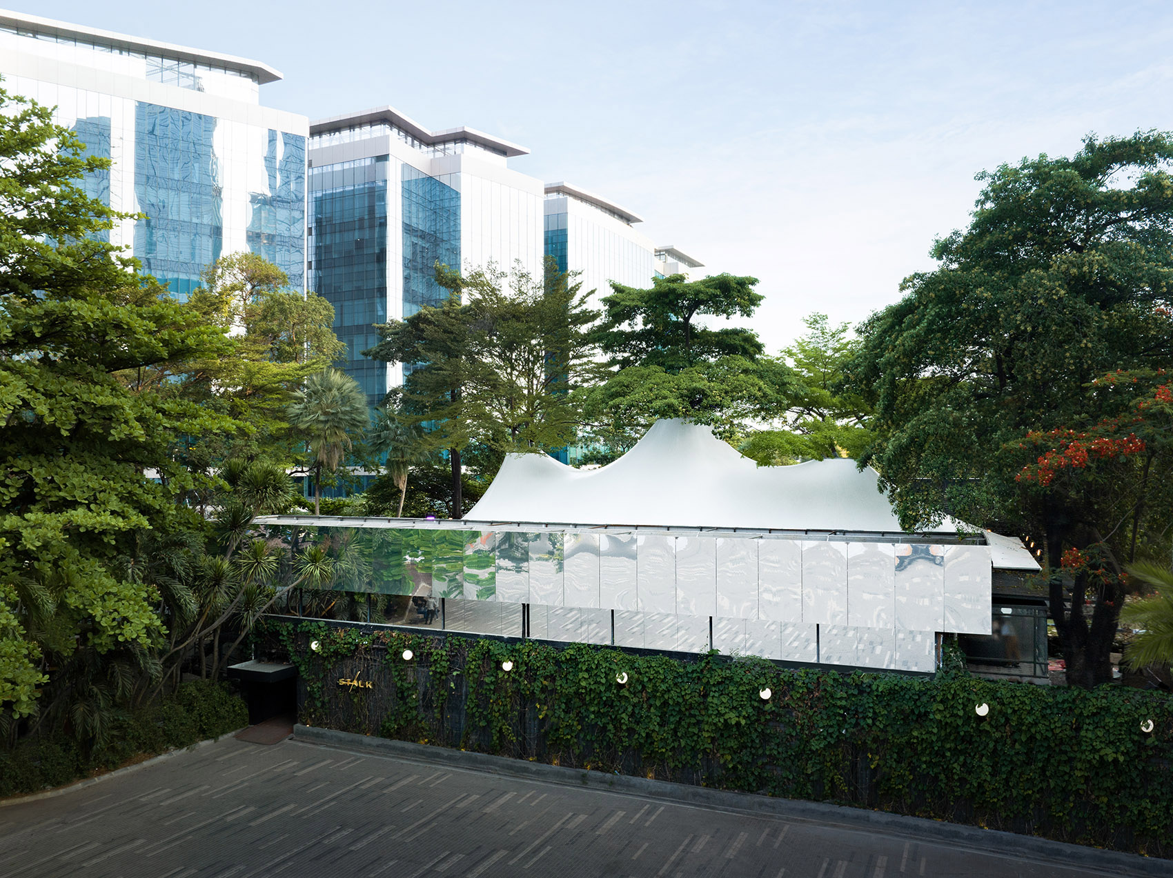 Stalk Tree-hugger Bar by RAD+ar - 谷德设计网