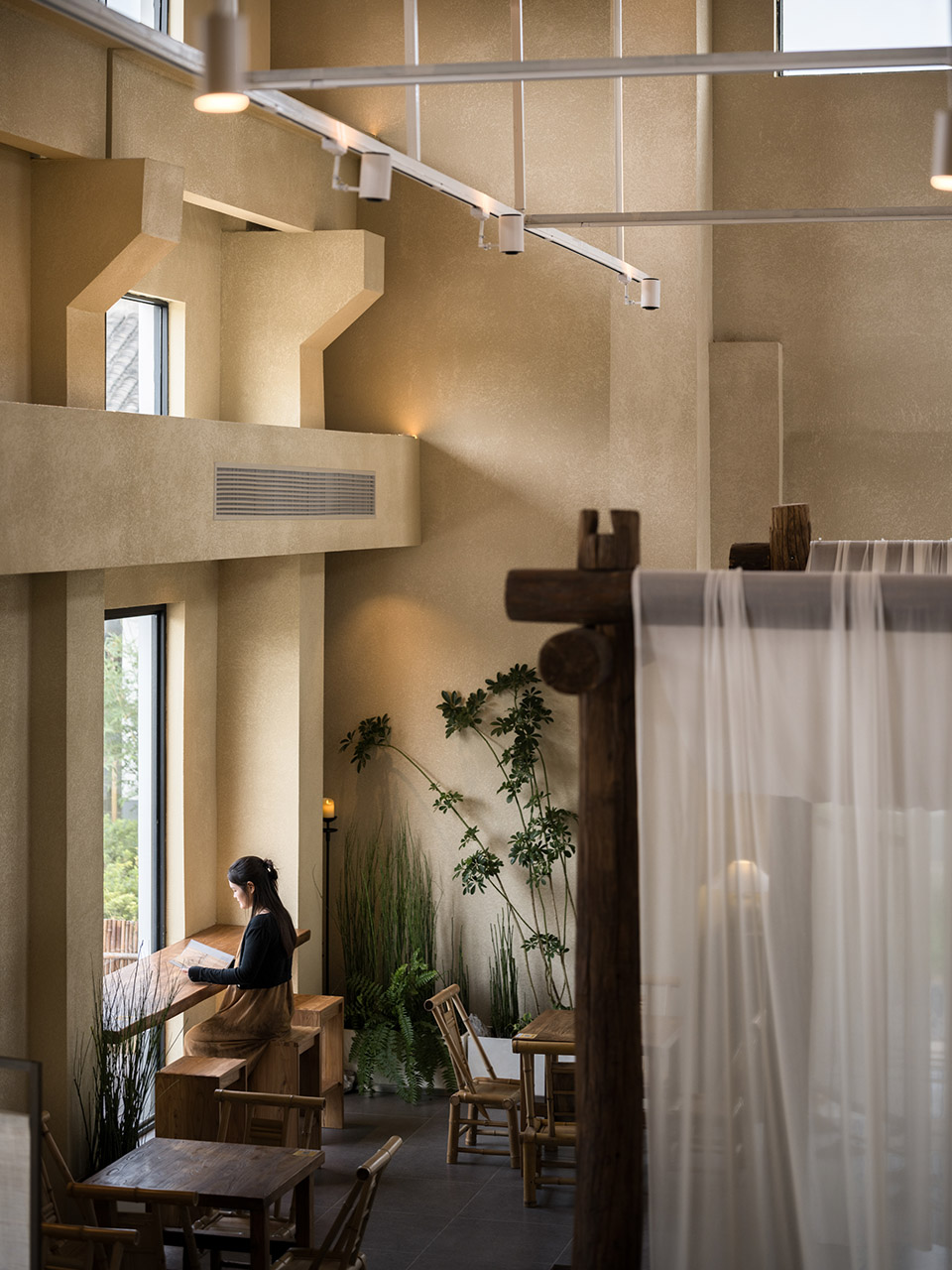 A New Chinese Tea Drinking Space Reconstructed from an Old Plant by Atelier D+Y - 谷德设计网