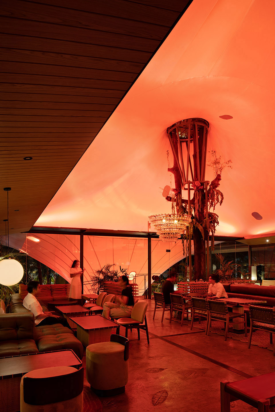 Stalk Tree-hugger Bar by RAD+ar - 谷德设计网