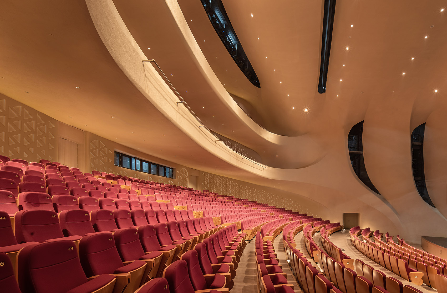 Golden Sands Lake Grand Theater by CCTN Design - 谷德设计网