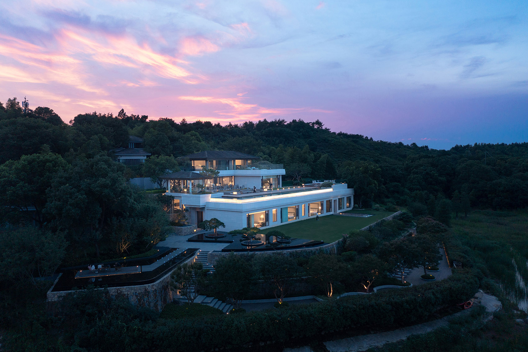 FU VALLEY – Yinshi Resort Hotel by Tianmu Lake, China by Nanjing Jinshi ...