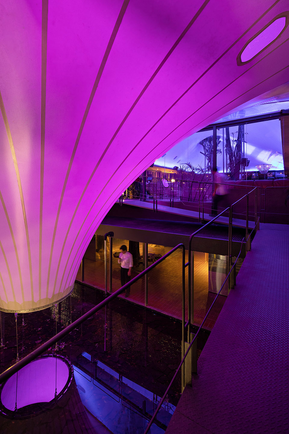 Stalk Tree-hugger Bar by RAD+ar - 谷德设计网