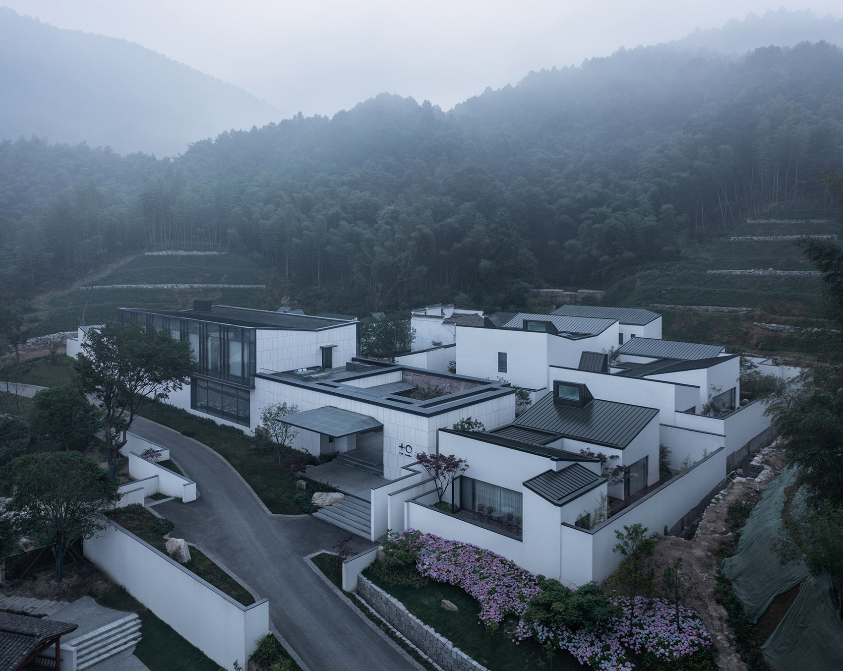 Ten Yards Hotel by City-Town Architects - 谷德设计网