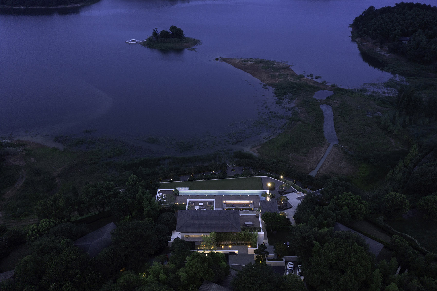 FU VALLEY – Yinshi Resort Hotel by Tianmu Lake, China by Nanjing Jinshi ...