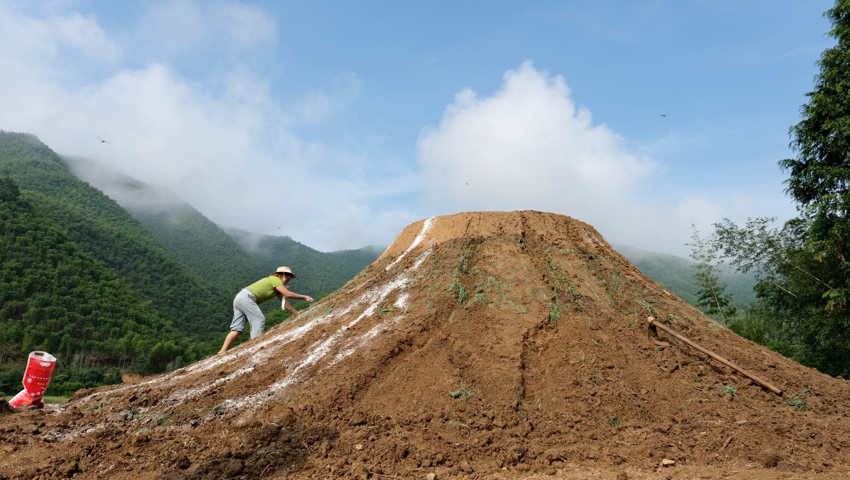 ”Man Erupted from a Volcano” by Photon - 谷德设计网