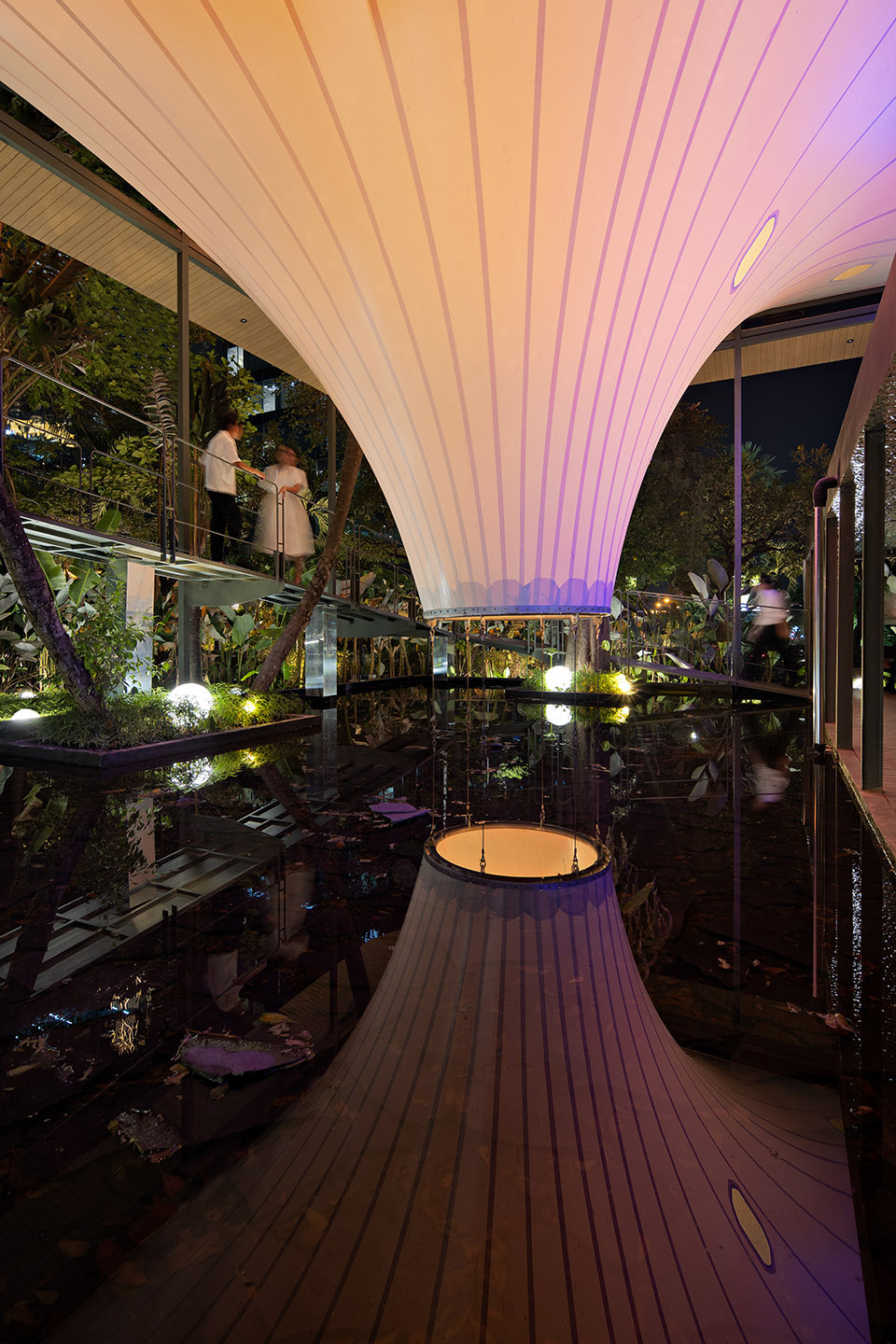 Stalk Tree-hugger Bar by RAD+ar - 谷德设计网