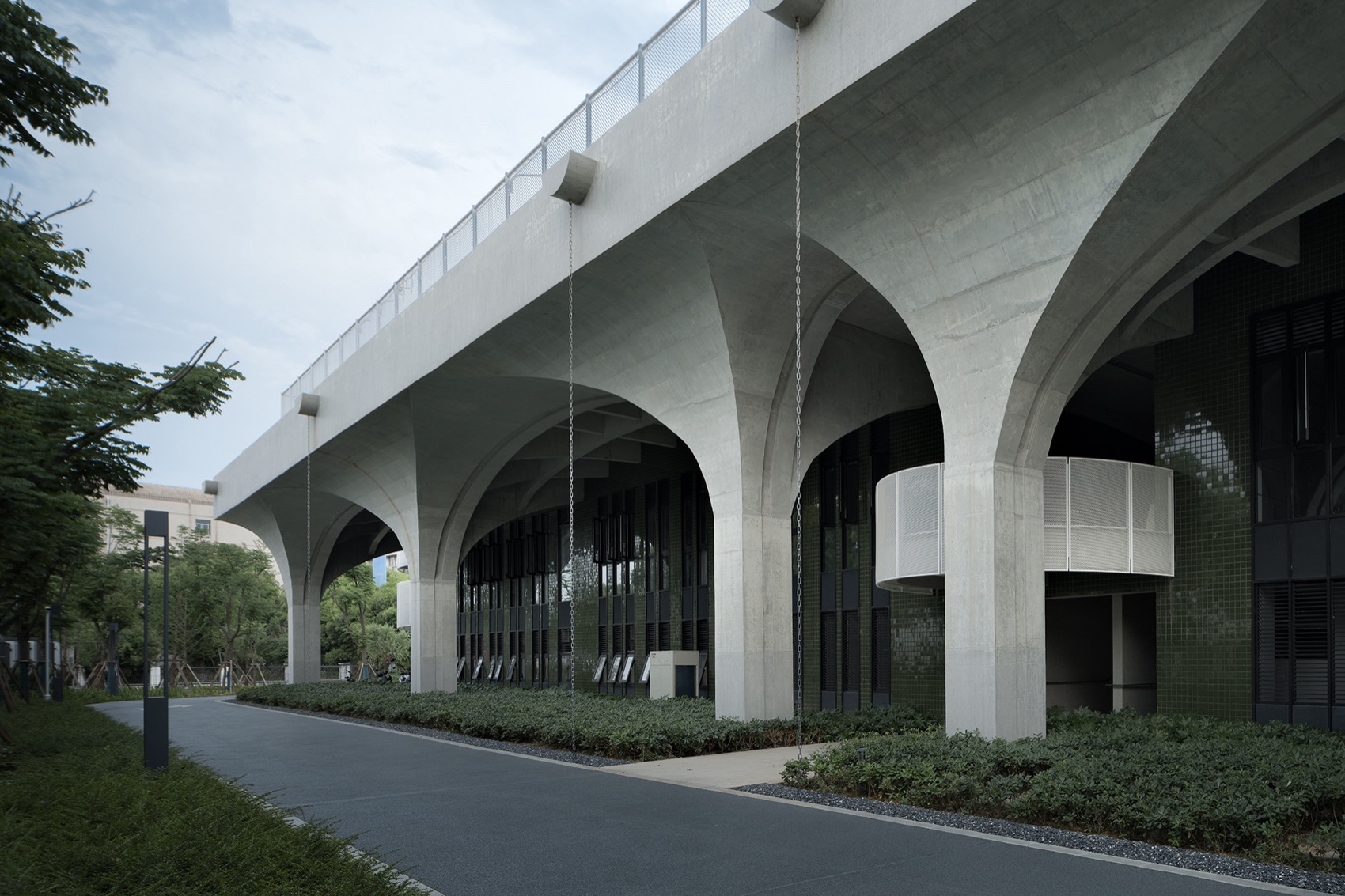 Indoor Sports Field of Shaoxing University by UAD - 谷德设计网