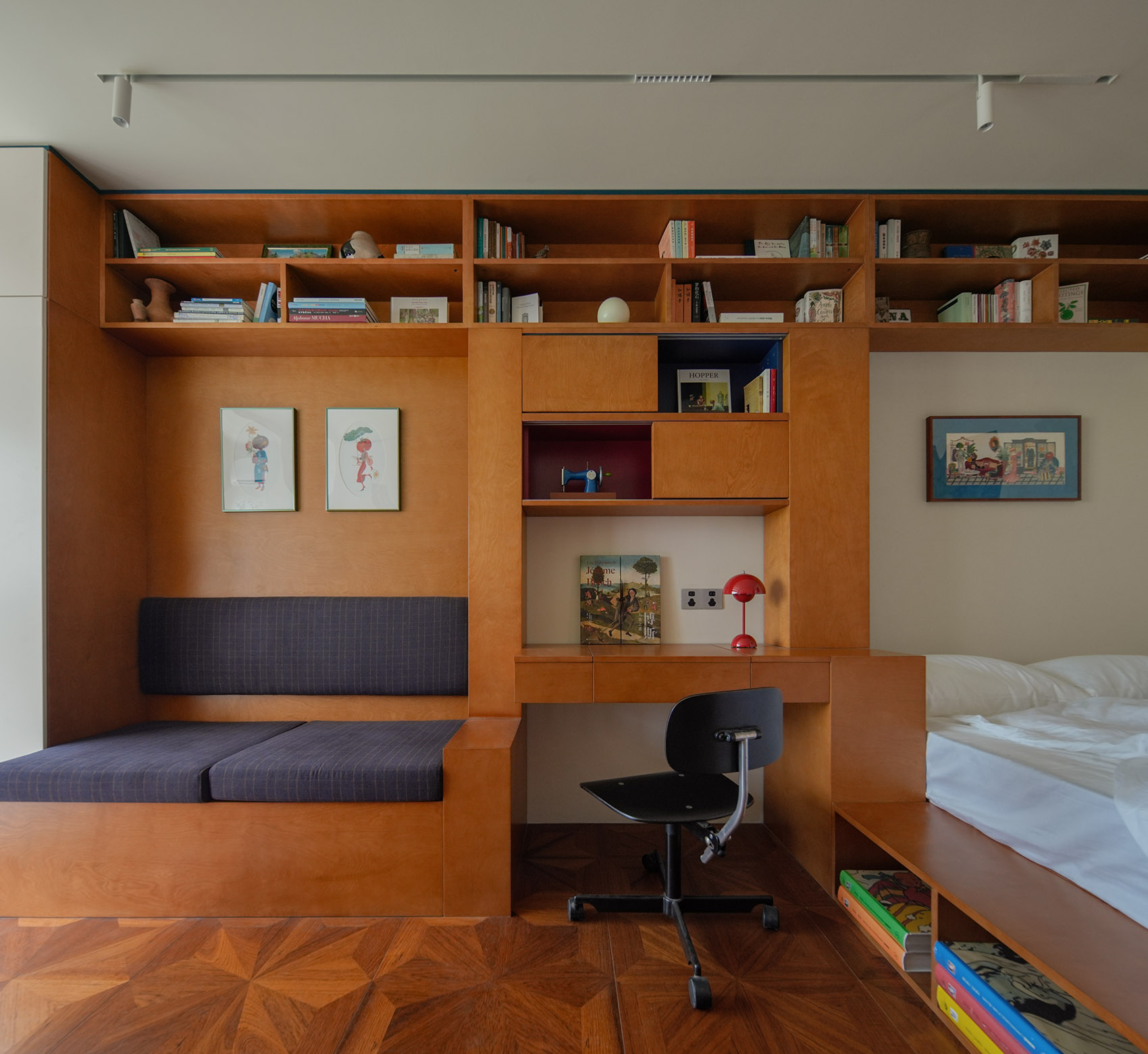 ILLUSTRATOR’S HOME OF THREE PRIMARY COLORS by Nul-architects - 谷德设计网