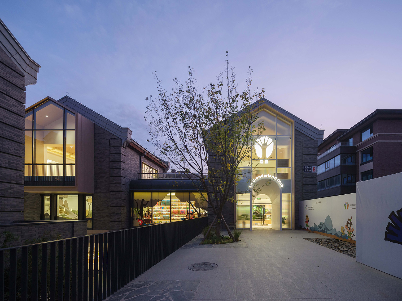 Commercial block reconstruction in Beijing by Atelier Shanghai Dachuan ...