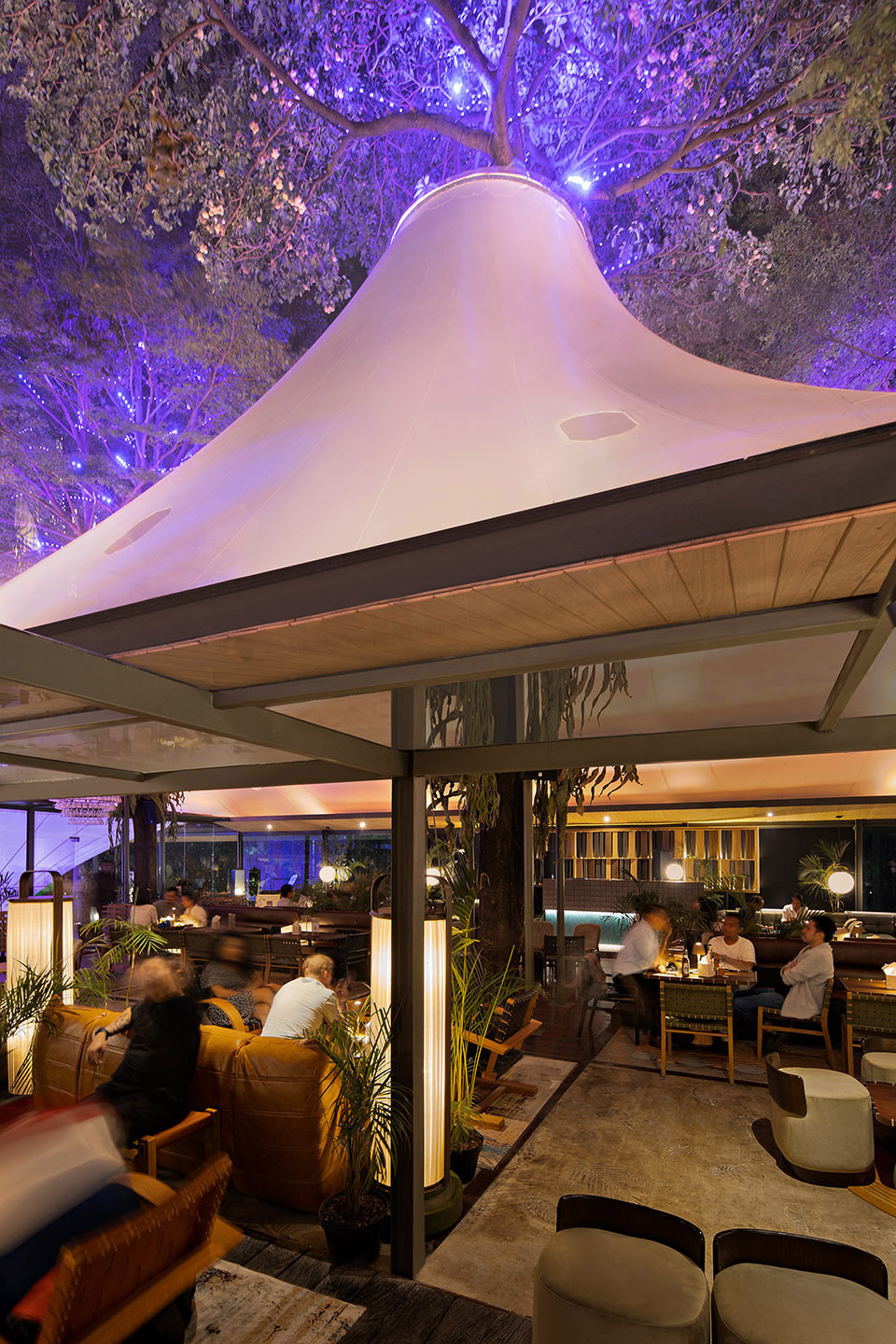 Stalk Tree-hugger Bar by RAD+ar - 谷德设计网